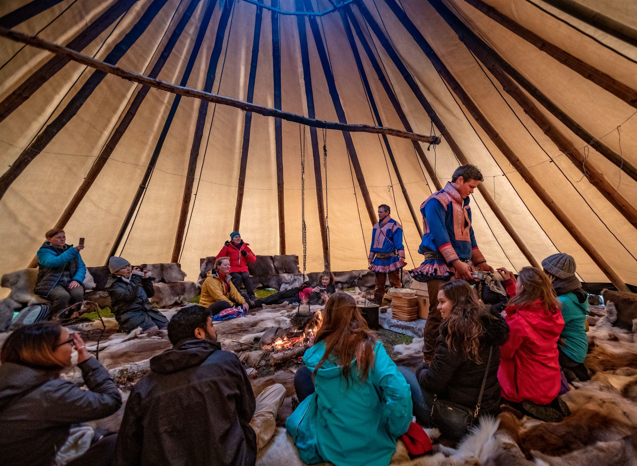 ALTA - gårdsbruk, samisk kultur, hellerisninger og nordlys